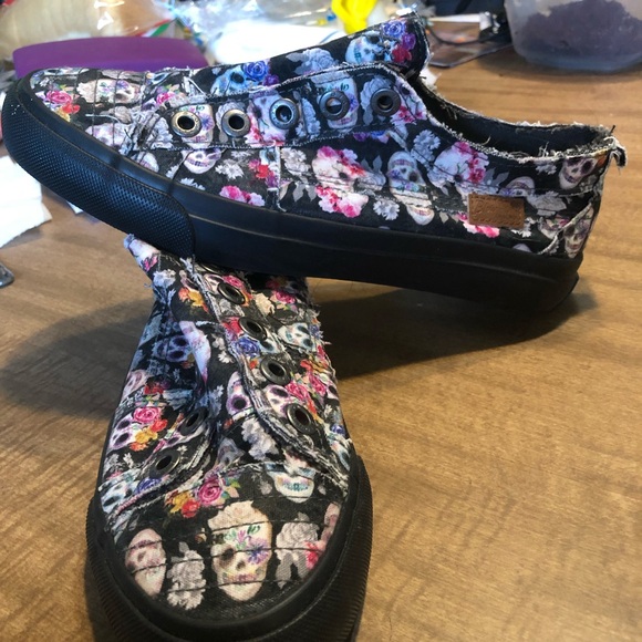 Blowfish | Shoes | Blowfish Skull Pattern Slip On Sneakers Size 7 ...